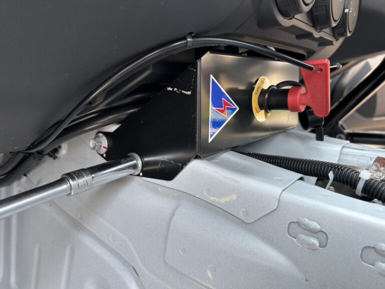 奥に光るものが｜ボデーショップタカタグループ